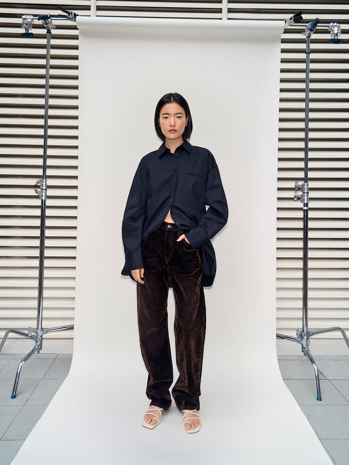 Summer Whites | Sandal Thong & Tas Tote Wanita | CHARLES & KEITH ID