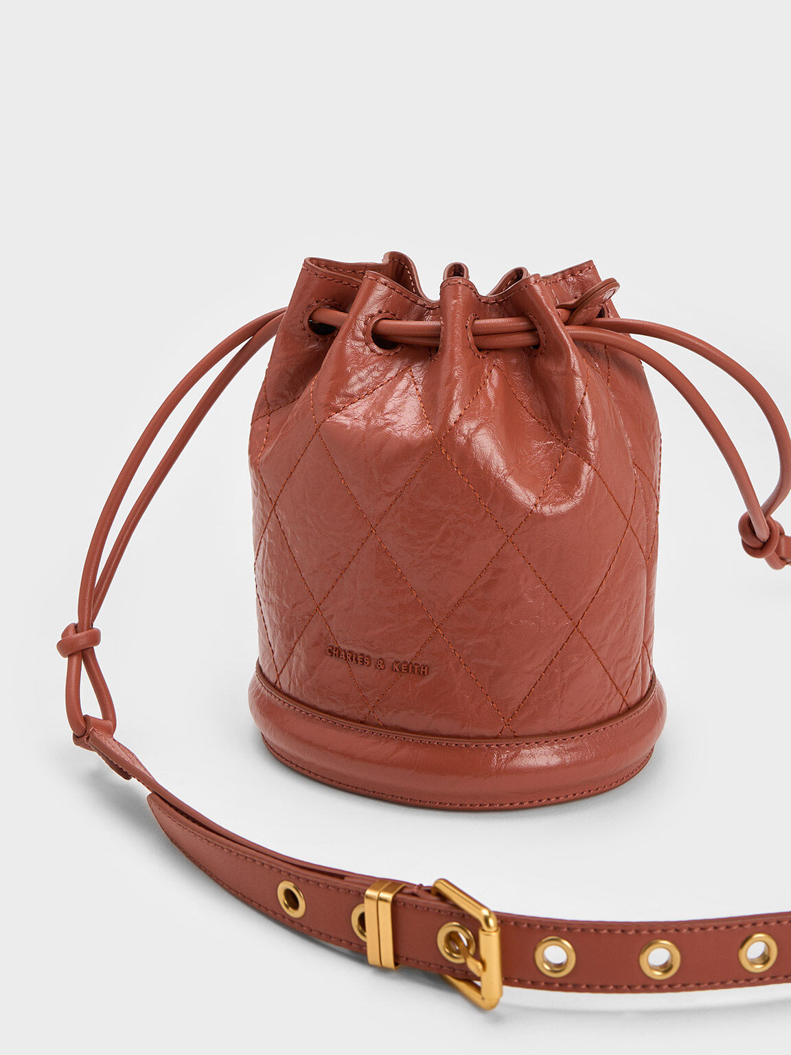 Belanja Tas Hobo Street-Chic & Sneakers Chunky | CHARLES & KEITH ID